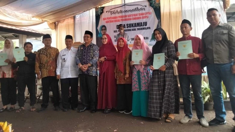 1.040 Warga Desa Sukamaju Terima Sertifikat dari Program PTSL – Radartasik.id