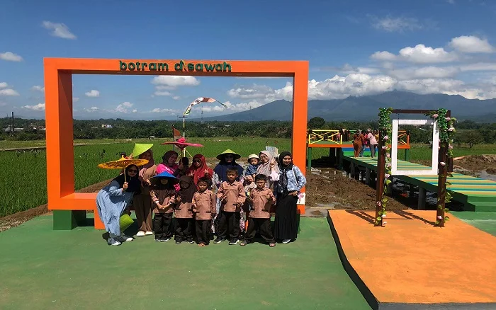 Asyiknya Munggahan di RM Botram di Sawah di Ciamis – Radartasik.id