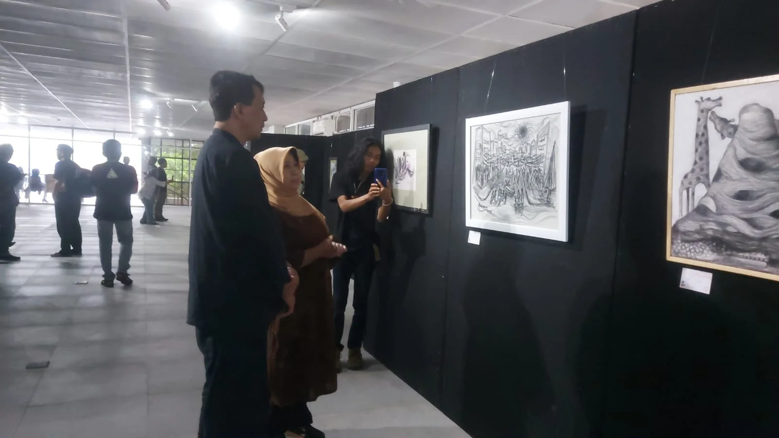 Ikut Bangga! Karya Seni Para Pelajar dan Seniman Pemula Dipamerkan di ...