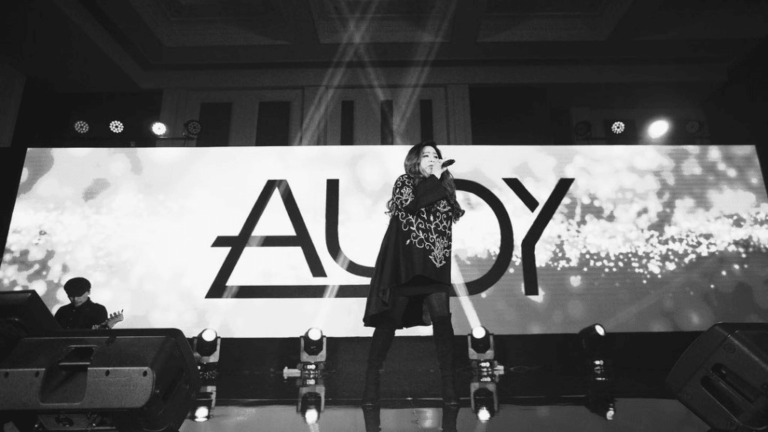 Lirik Lagu Dibalas Dengan Dusta Audy Item, yang dinyanyikan Salma ...