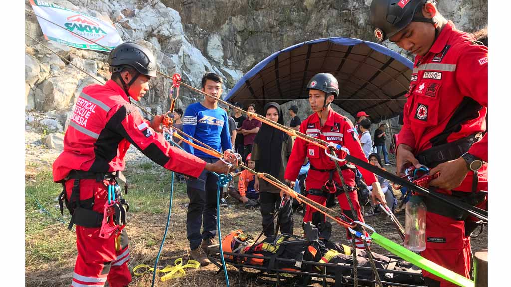 Pelajar, Mahasiswa dan Relawan Ikut Pelatihan Vertical Rescue, Materi ...