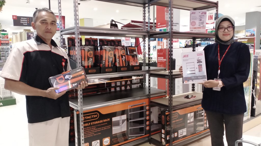 Beli Rak Dapat Bonus Peralatan Kunci di Ace Hardware Living Plaza ...