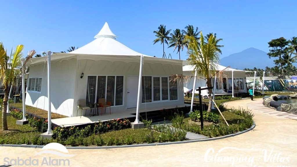 Harga dan Fasilitas Glamping Villa Sabda Alam, Tempat Camping Mewah ...