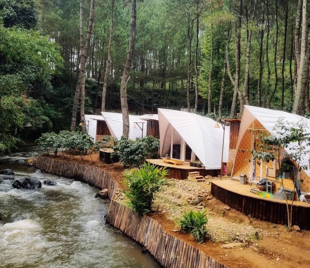 LuxCamp Riverside By Horison Bandung, Glamping Unik di Pinggir Sungai ...