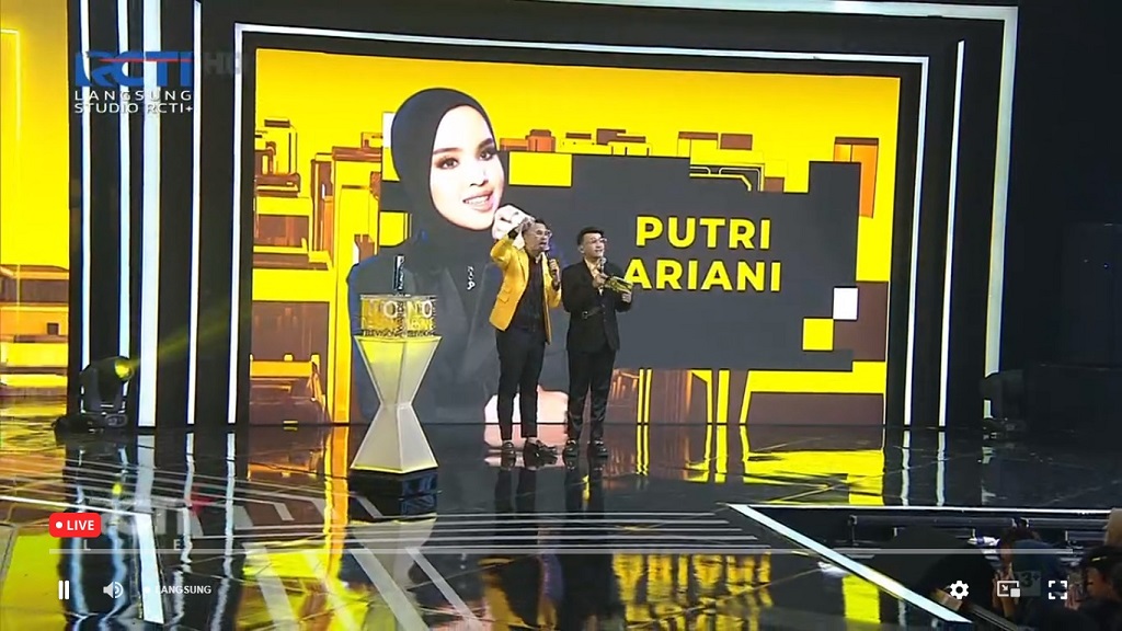 Putri Ariani Raih Penghargaan Spesial Kategori Public Figur Inspiratif Terpopuler di Indonesian ...