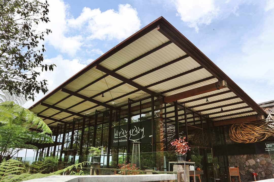 Daftar Restoran di Dusun Bambu Leisure Park, Konsepnya Unik dengan ...