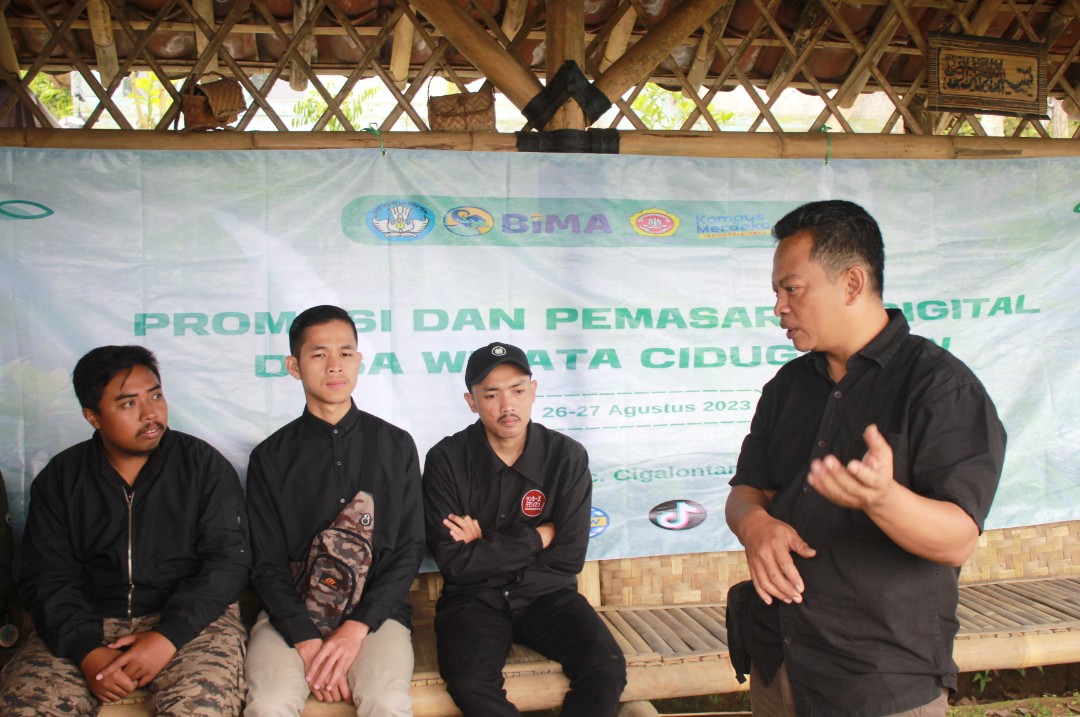 Dosen STMIK DCI Tasikmalaya Bantu Promosi dan Pemasaran Digital Desa ...