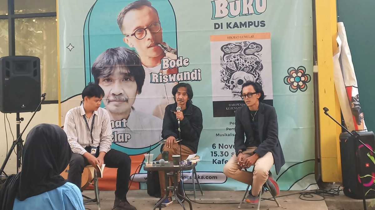 59 Puisi Karya Hikmat Gumelar Dibedah dalam Bincang Buku di Universitas ...