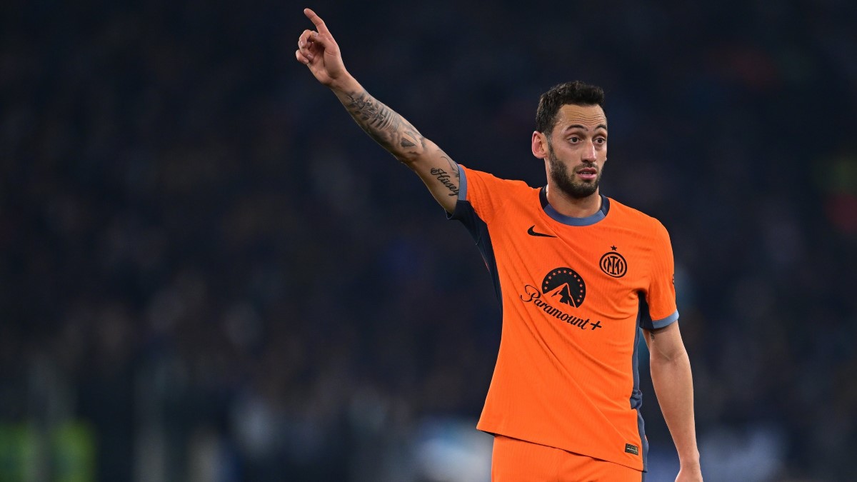 Luar Biasa! Statistik Buktikan Bintang Inter Hakan Calhanolgu Lebih ...