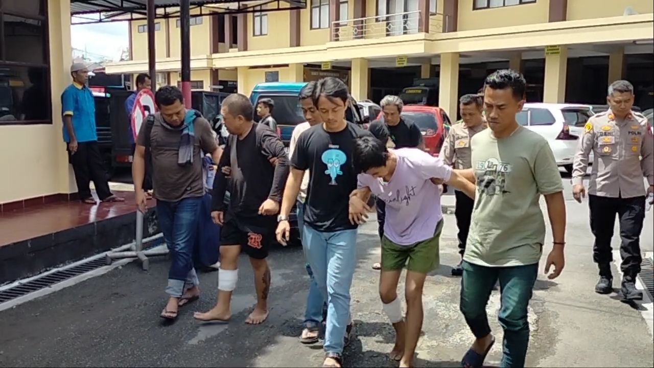 Sudah Diamankan, 2 Pemuda yang Pukuli Sopir Angkutan Sampai Meninggal di Kios Bubur Pasar ...