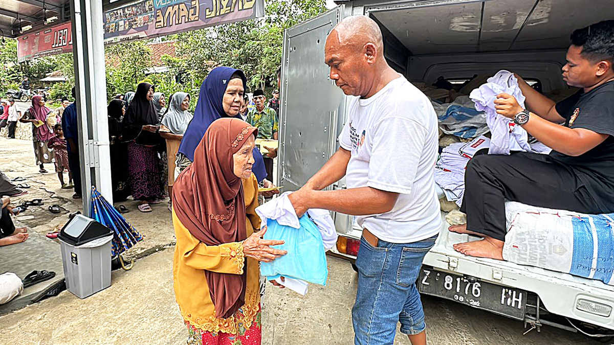 Relawan Iwan Bule dan Prabowo Subianto Bagi-Bagi Paket Sembako di Ciamis – Radartasik.id
