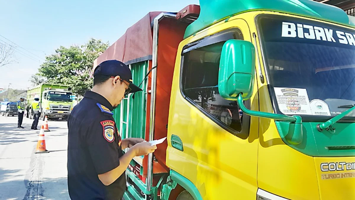 Razia di Jalan Baru Kadungora Garut, Kendaraan Overdimension dan ...