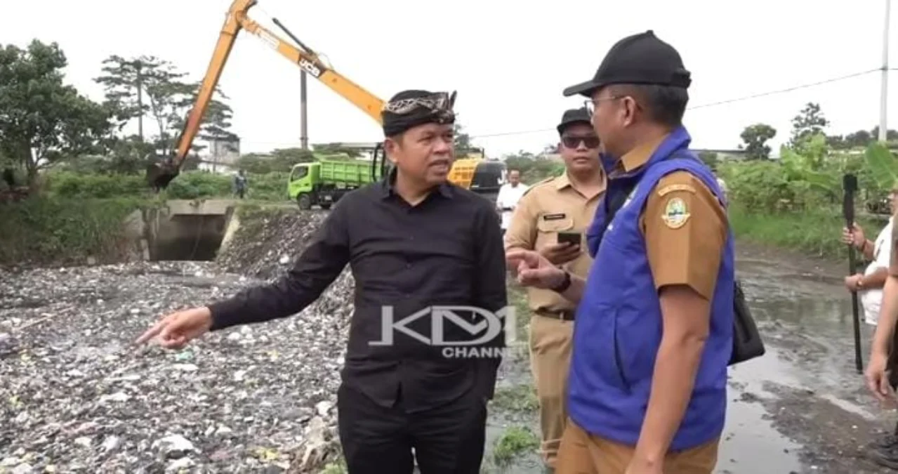 Geram! Dedi Mulyadi Susur Sungai di Bandung, Temukan Sumber Sampah yang Menumpuk di Sungai ...