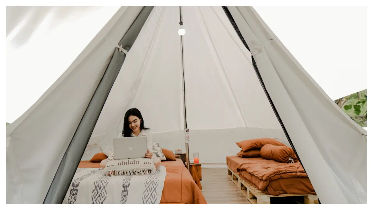 Rekomendasi Glamping Camp di Garut: Staycation Glamor Camping dengan View Gunung Guntur yang ...
